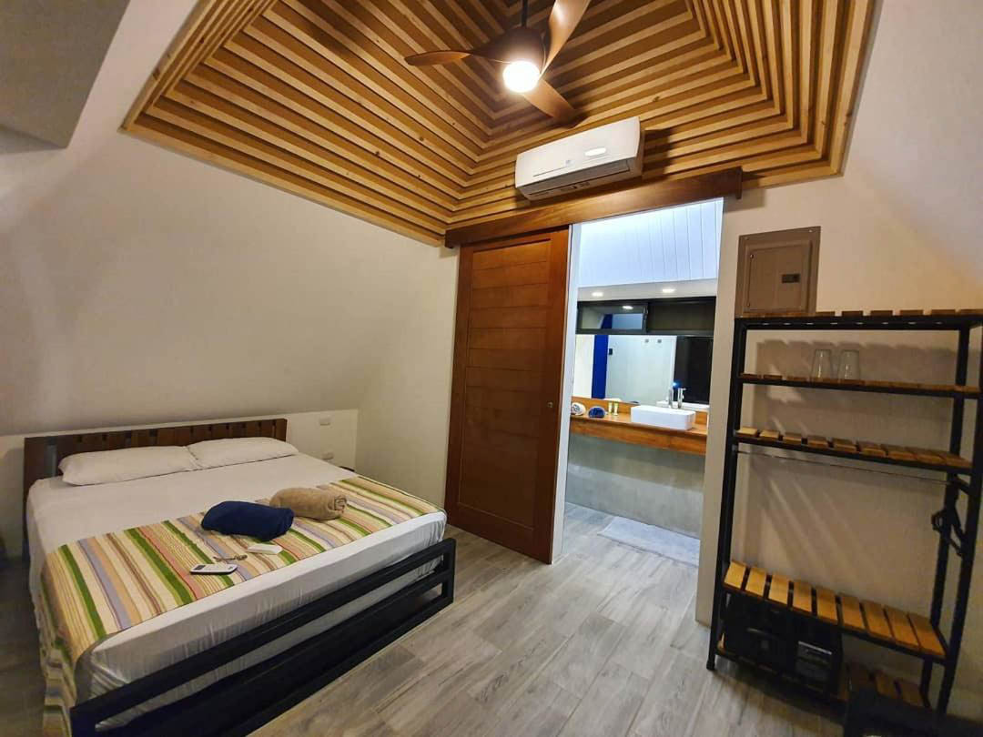 🌴 Disfruta tu Estadía en Pyramid Lodge Tamarindo 🏊‍♀️ 🌞